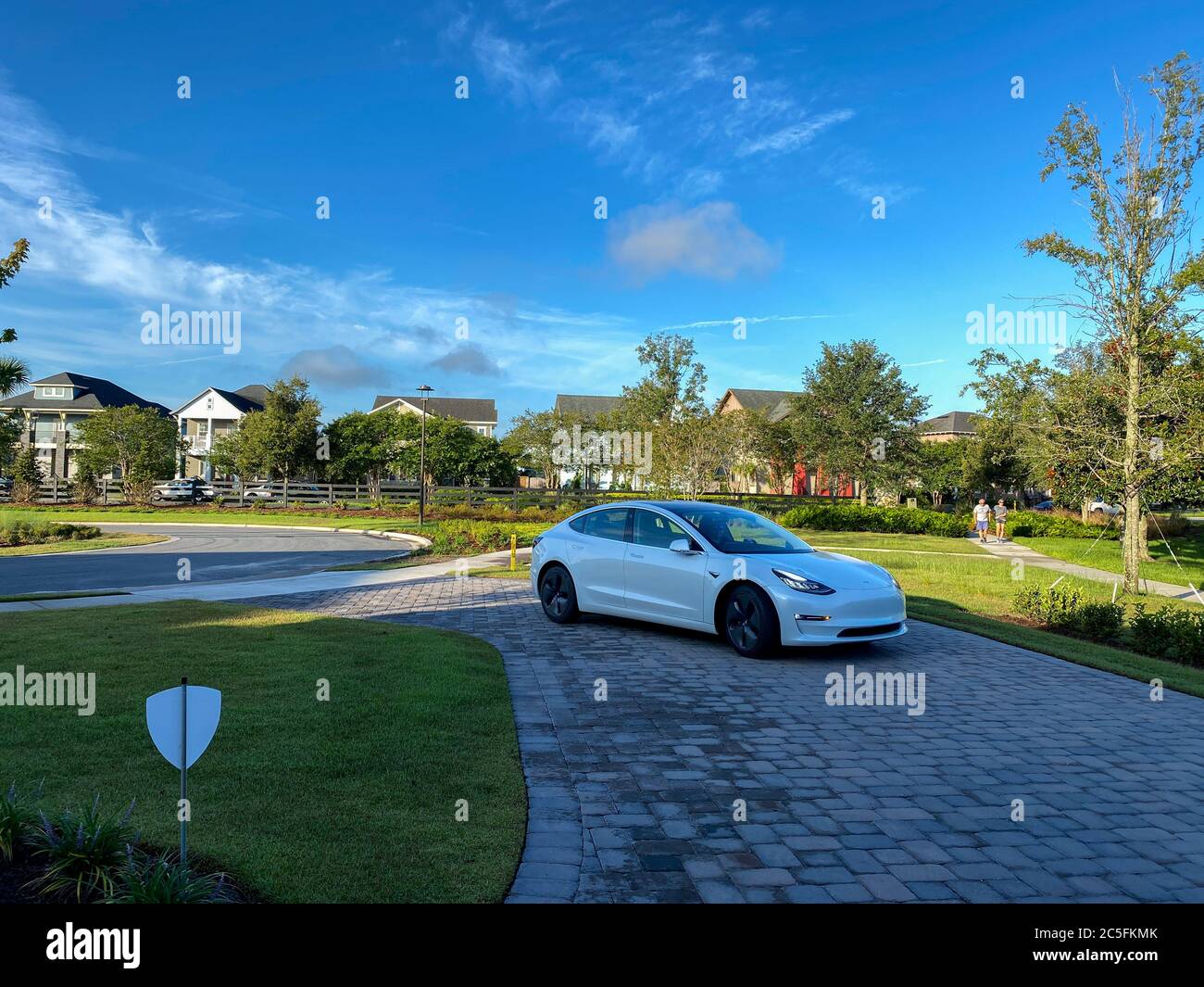 Backing out of driveway hi-res stock photography and images - Alamy