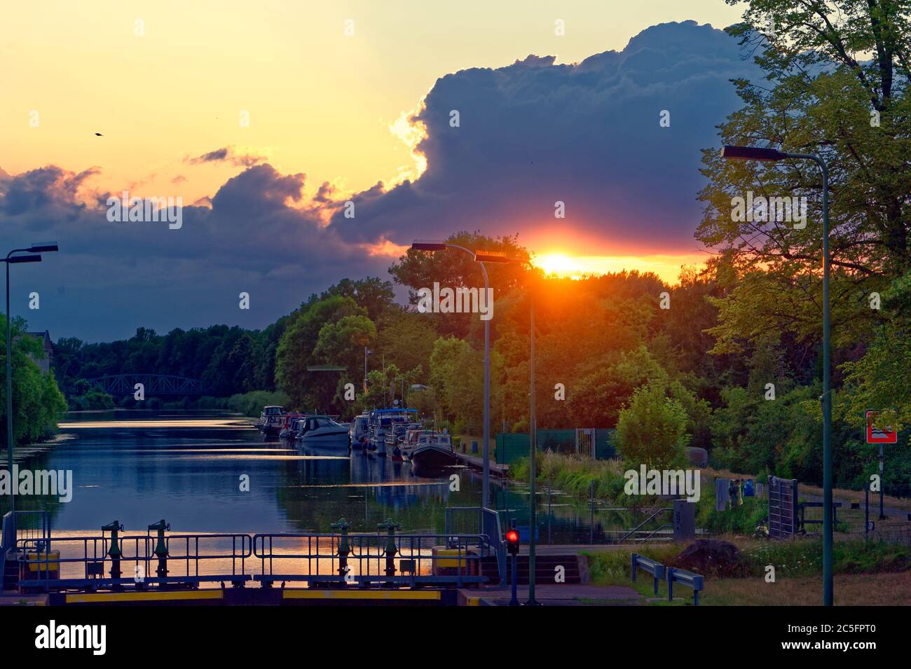 Limmer schleuse hi-res stock photography and images - Alamy