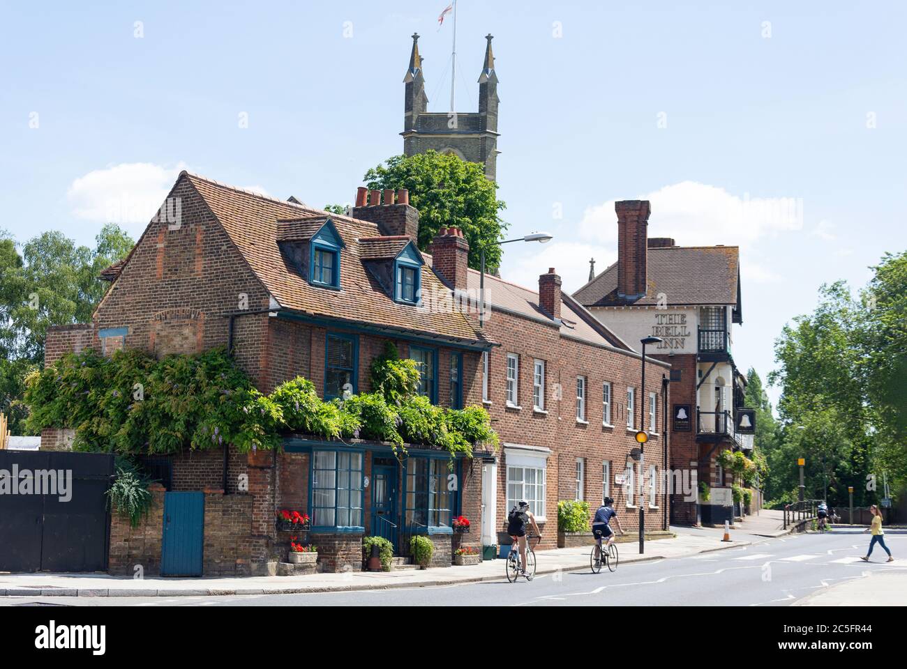 The bell inn hi-res stock photography and images - Alamy