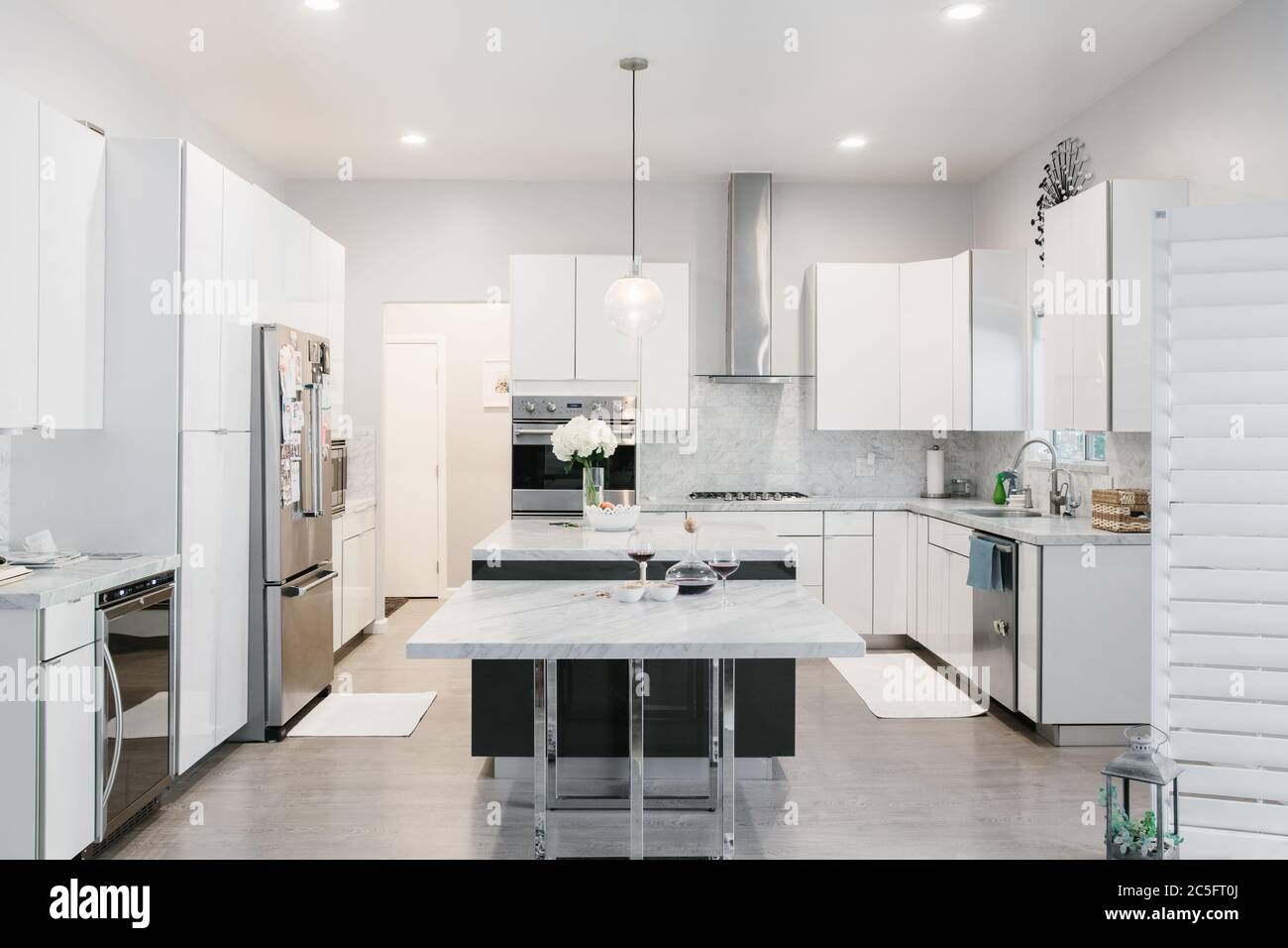 sleek interior design of modern kitchen Stock Photo - Alamy