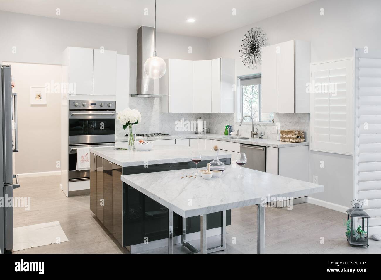 bright interior of modern kitchen Stock Photo - Alamy
