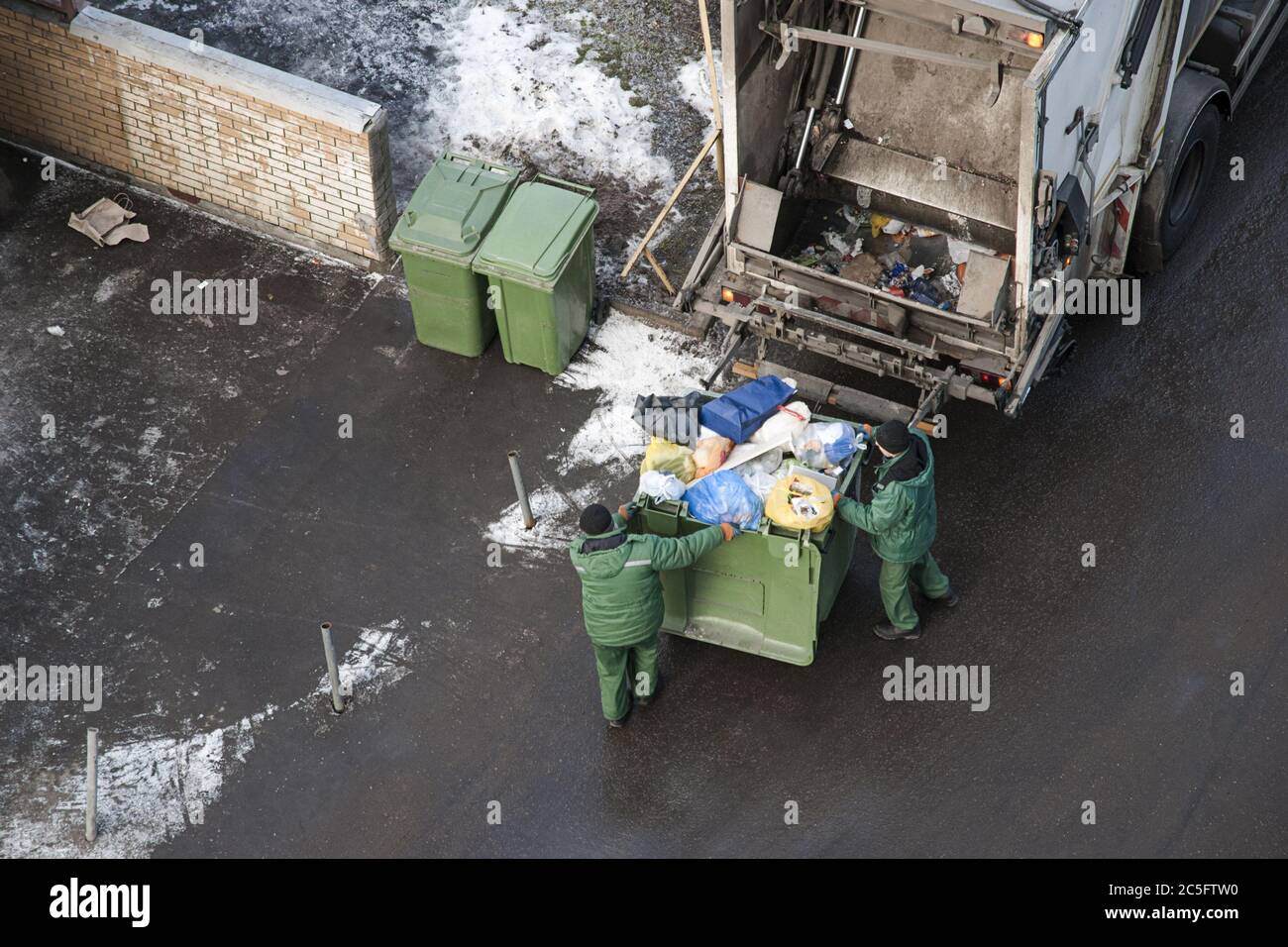 Overloaded skip hi-res stock photography and images - Alamy