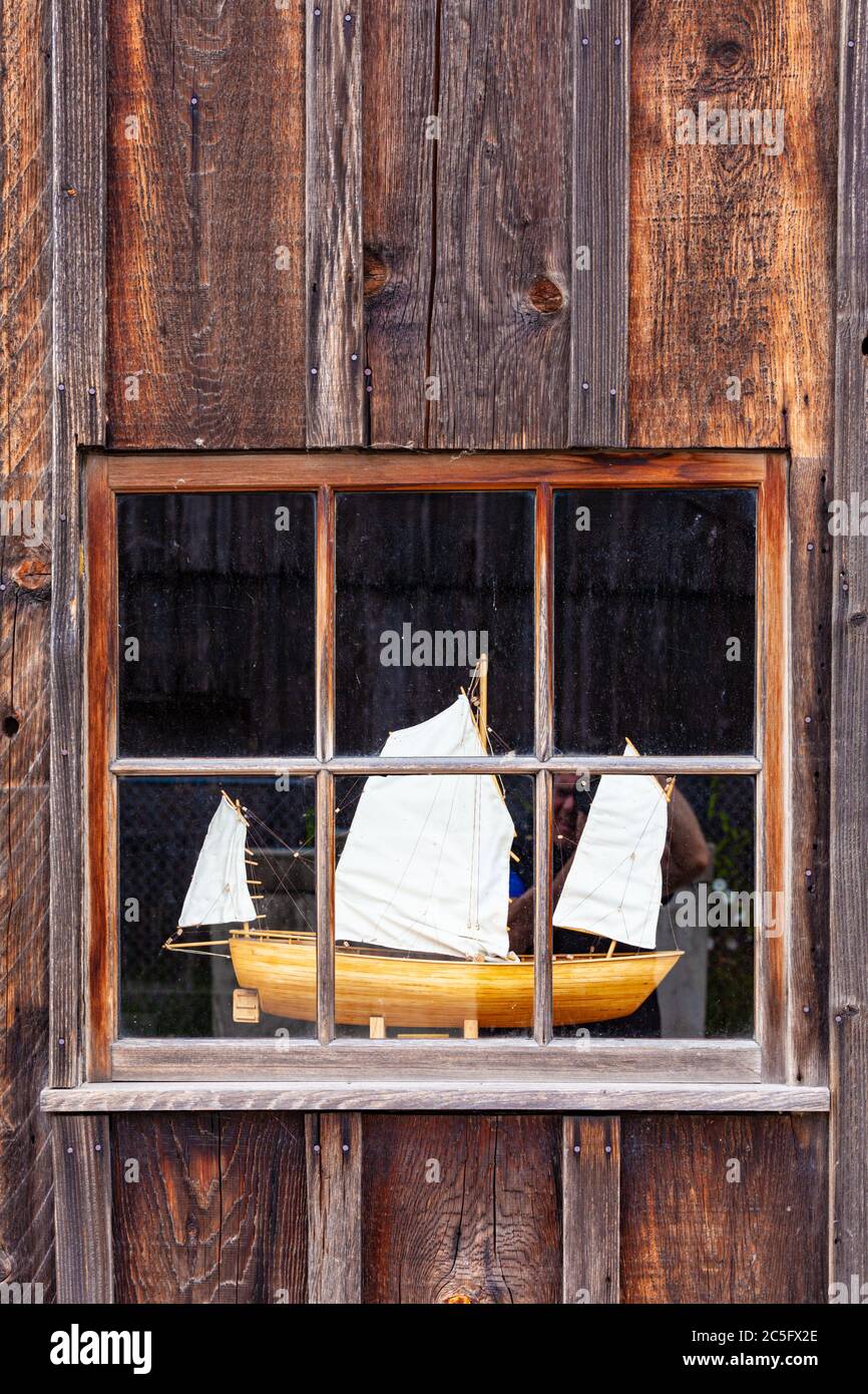 Chinese stained glass window hi-res stock photography and images - Alamy