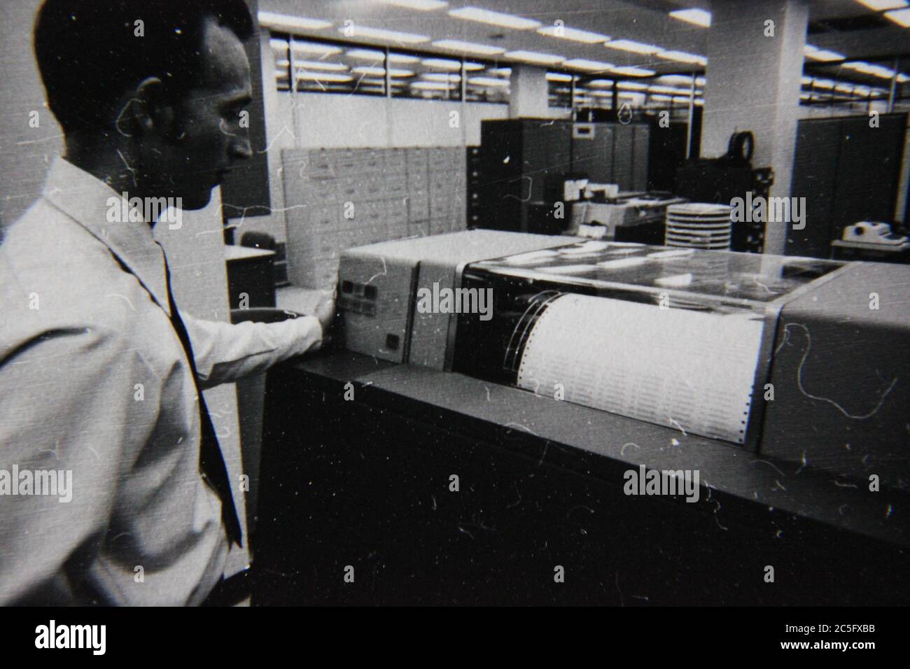 Vintage computers office hi-res stock photography and images - Alamy