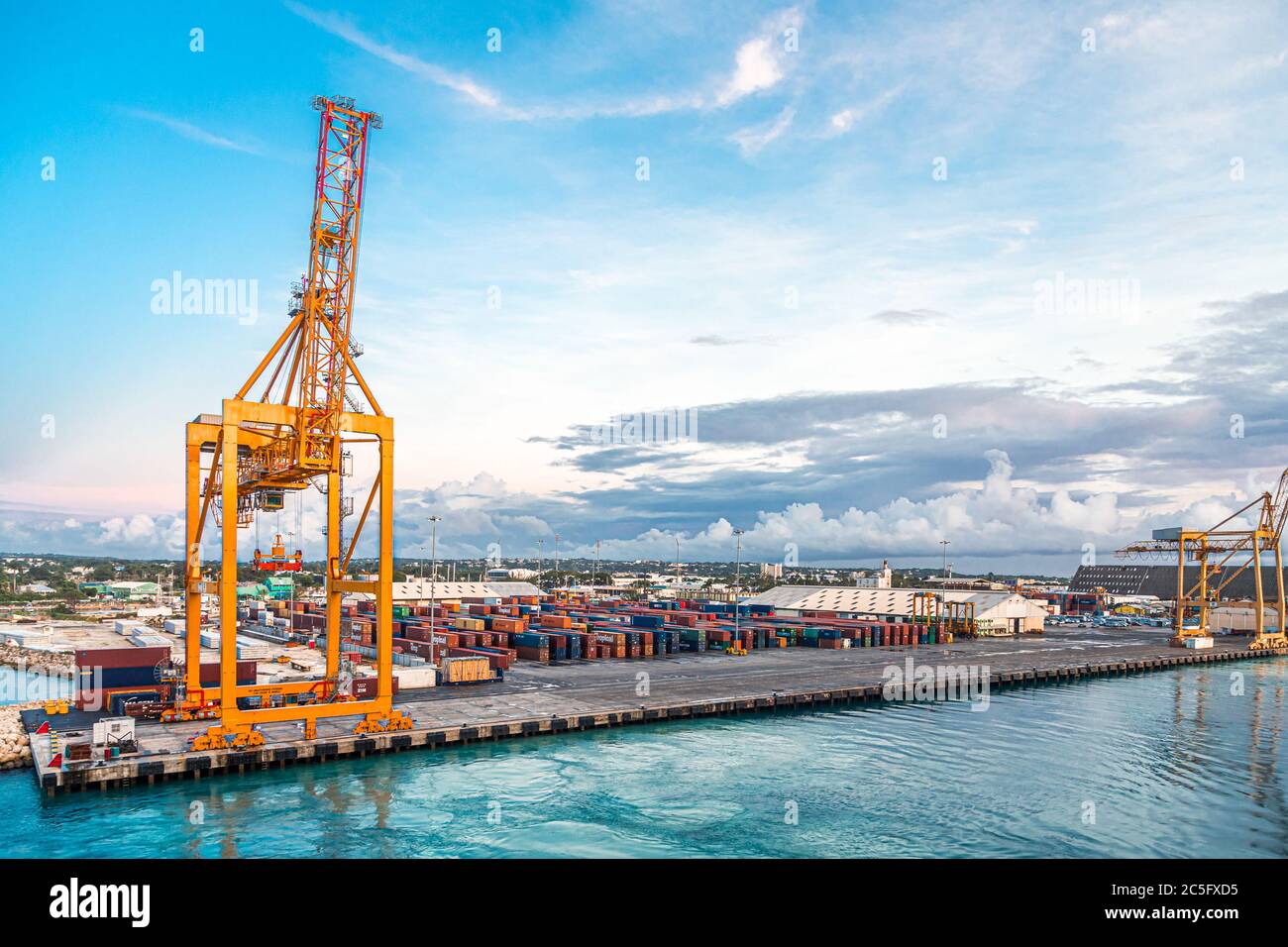 Yellow ships containers hi-res stock photography and images - Alamy