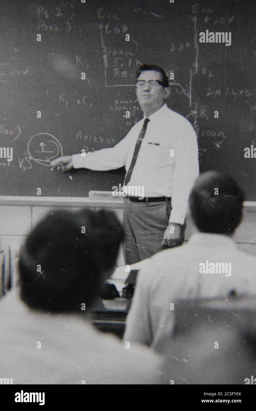 Classroom 1970s high school hi-res stock photography and images - Alamy