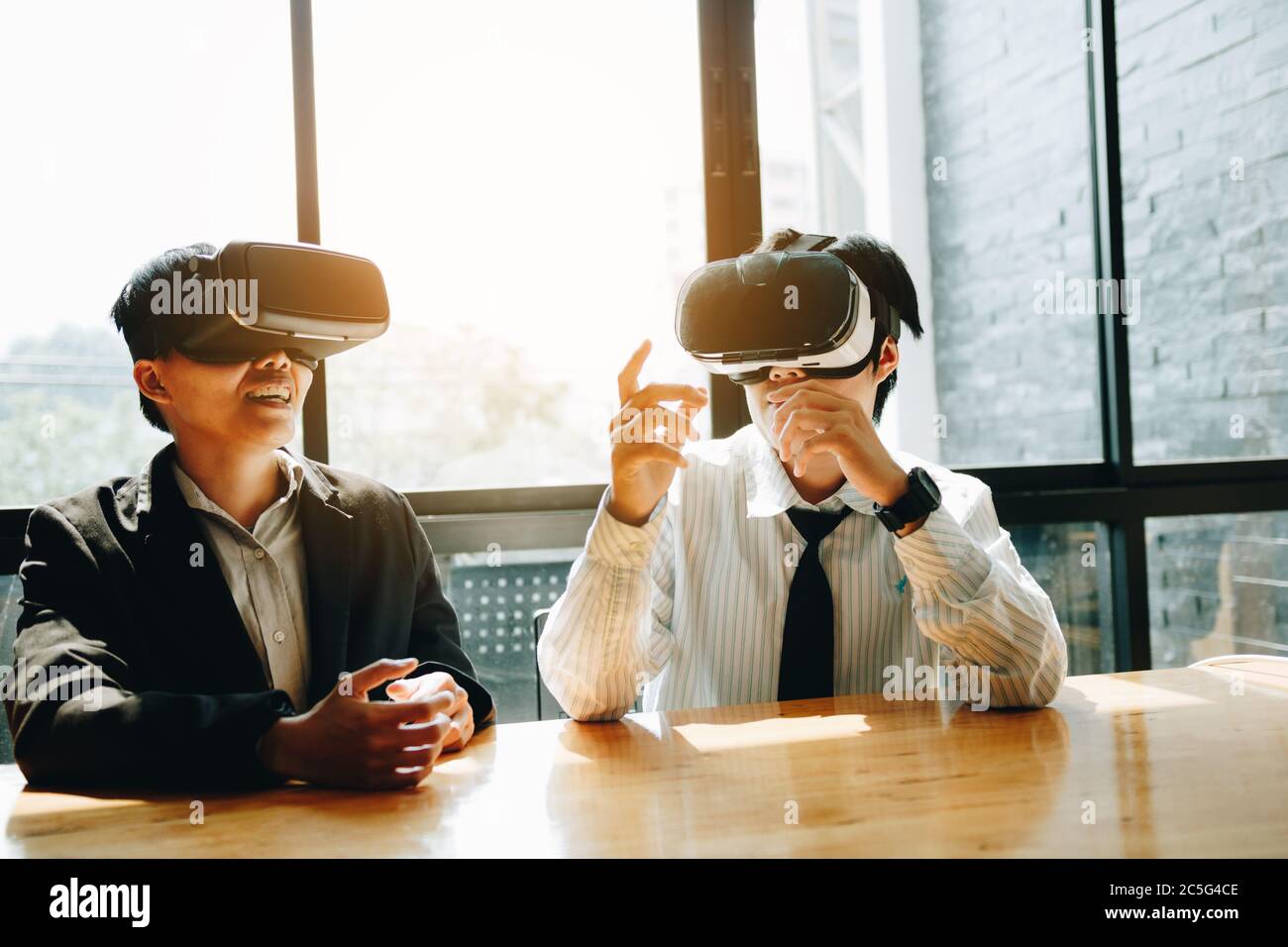 4k business man woman using hi-res stock photography and images - Alamy