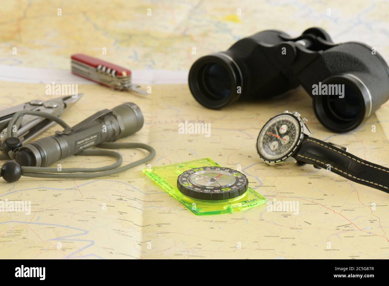 Pilot navigate maps hi-res stock photography and images - Alamy
