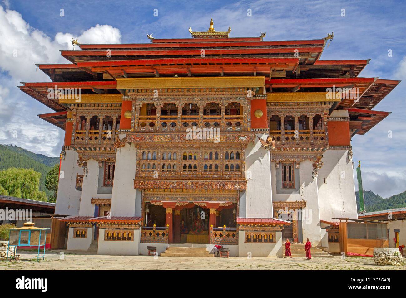 Gangtey dzong or monastery hi-res stock photography and images - Alamy