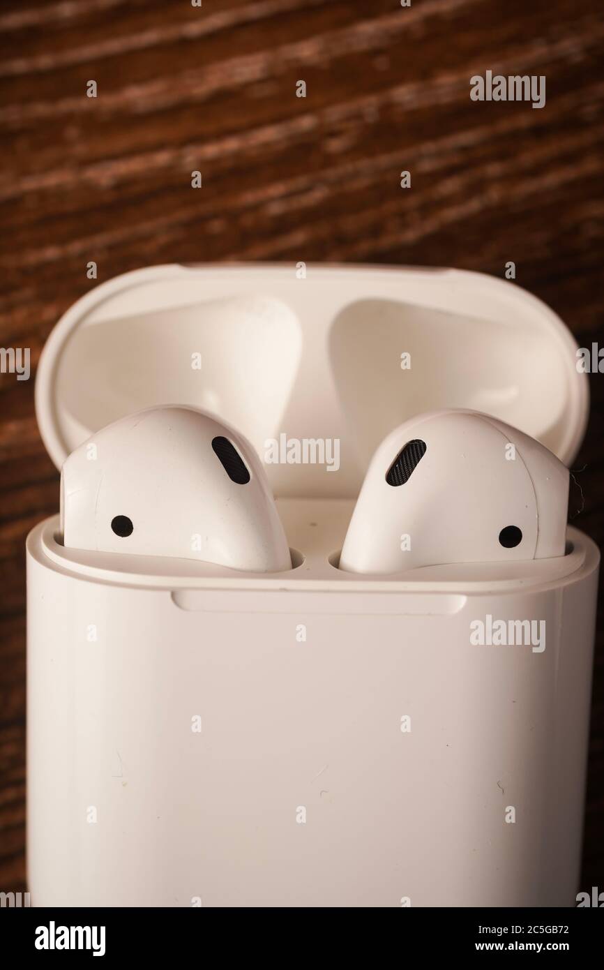 Airpod apple box hi-res stock photography and images - Alamy