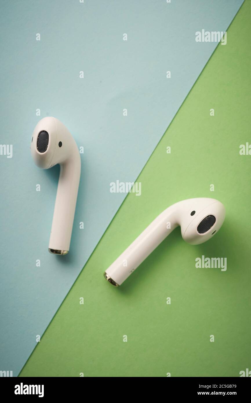 Airpod apple box hi-res stock photography and images - Alamy