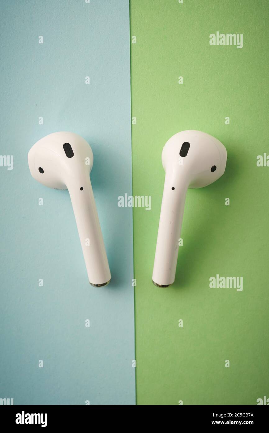 Airpod apple box hi-res stock photography and images - Alamy