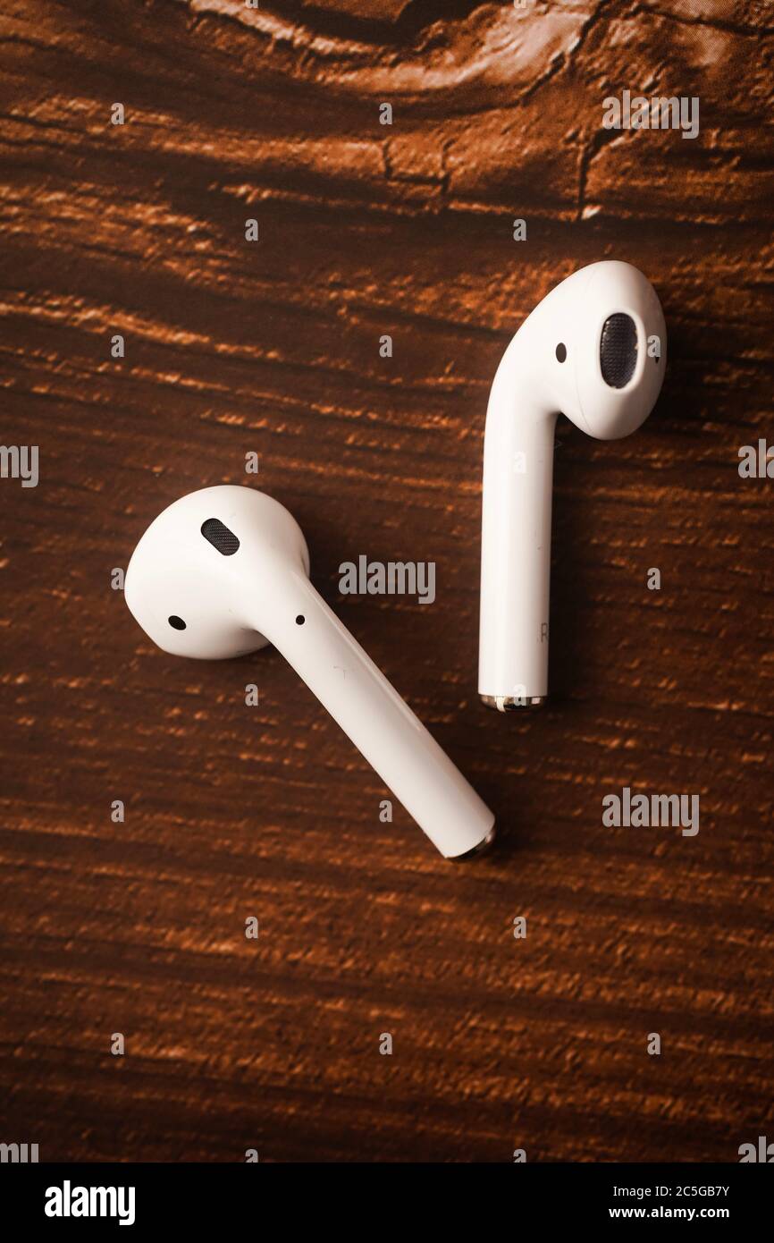 Airpod apple box hi-res stock photography and images - Alamy