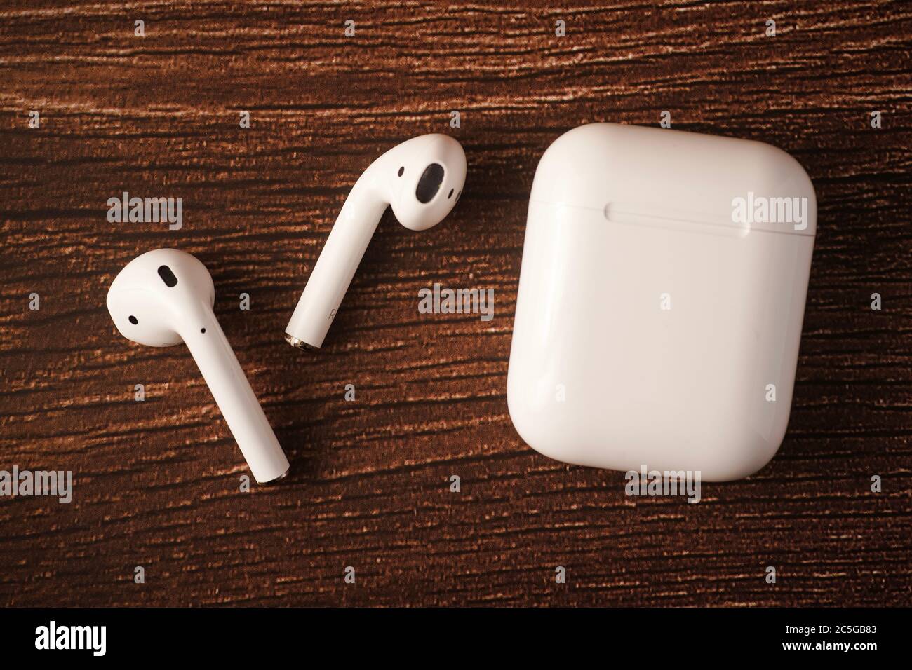 Airpod apple box hi-res stock photography and images - Alamy