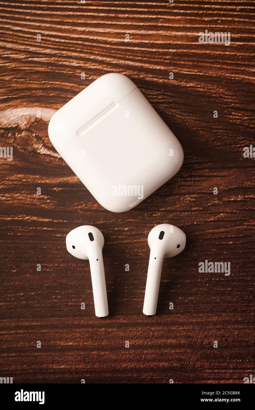 Airpod apple box hi-res stock photography and images - Alamy