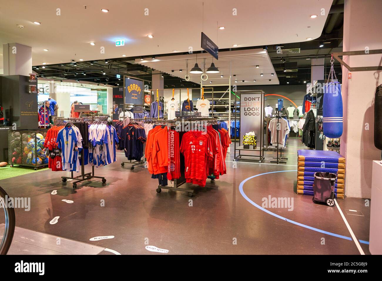 Sportscheck hi-res stock photography and images - Alamy