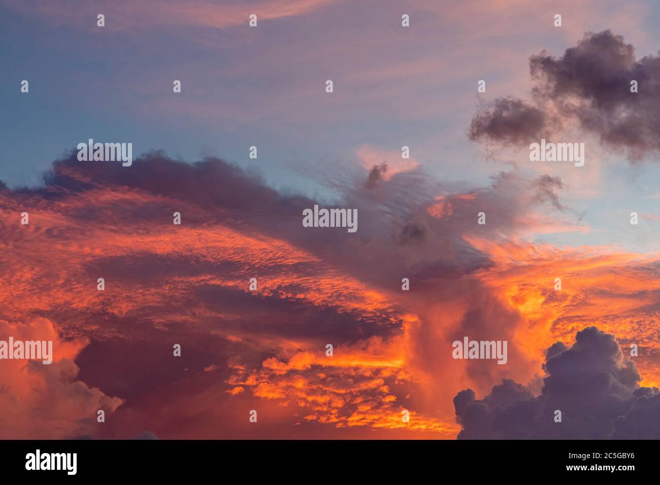 Soft sunset sky background hi-res stock photography and images - Alamy