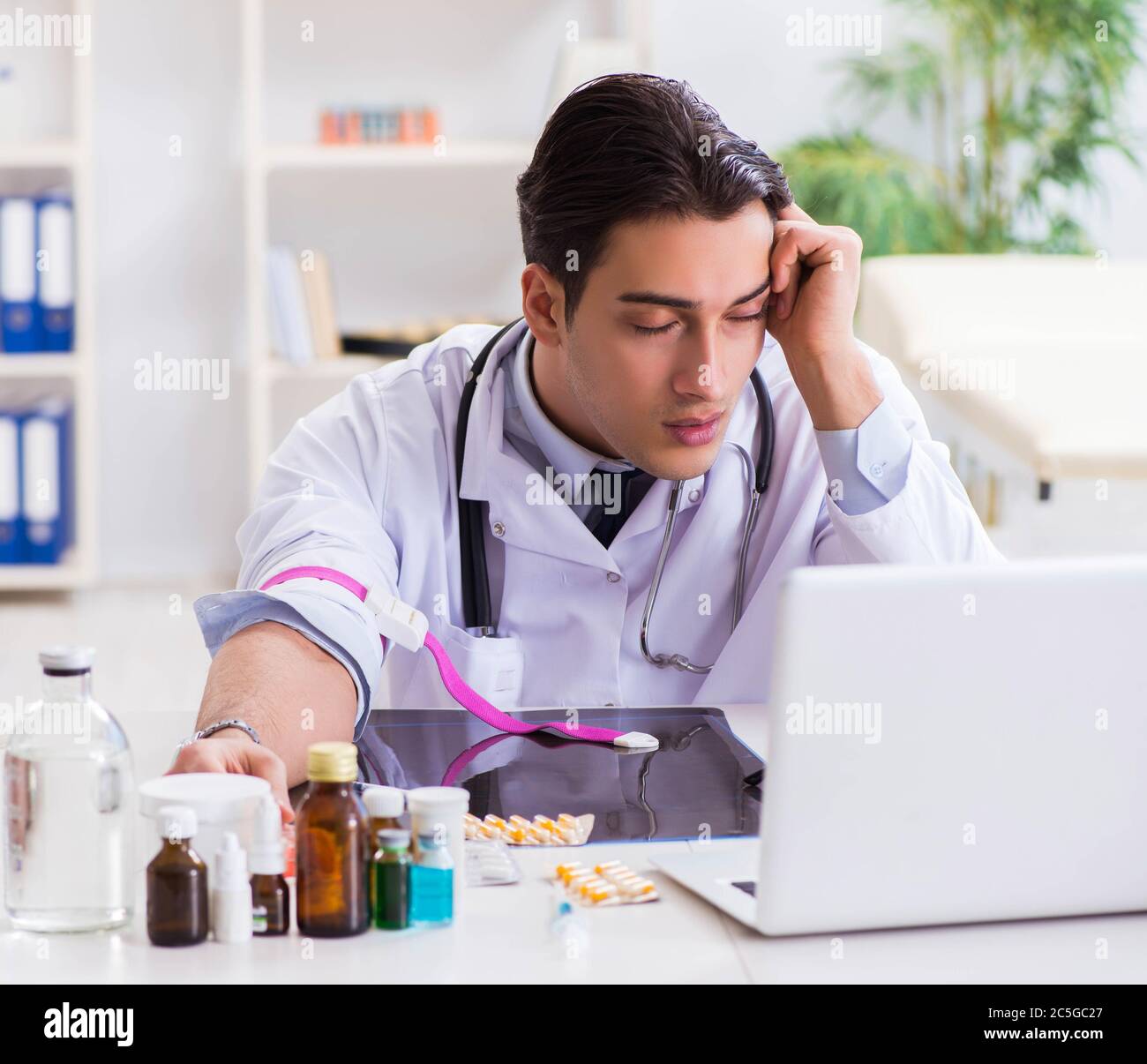 The doctor drug addict in the hospital Stock Photo - Alamy
