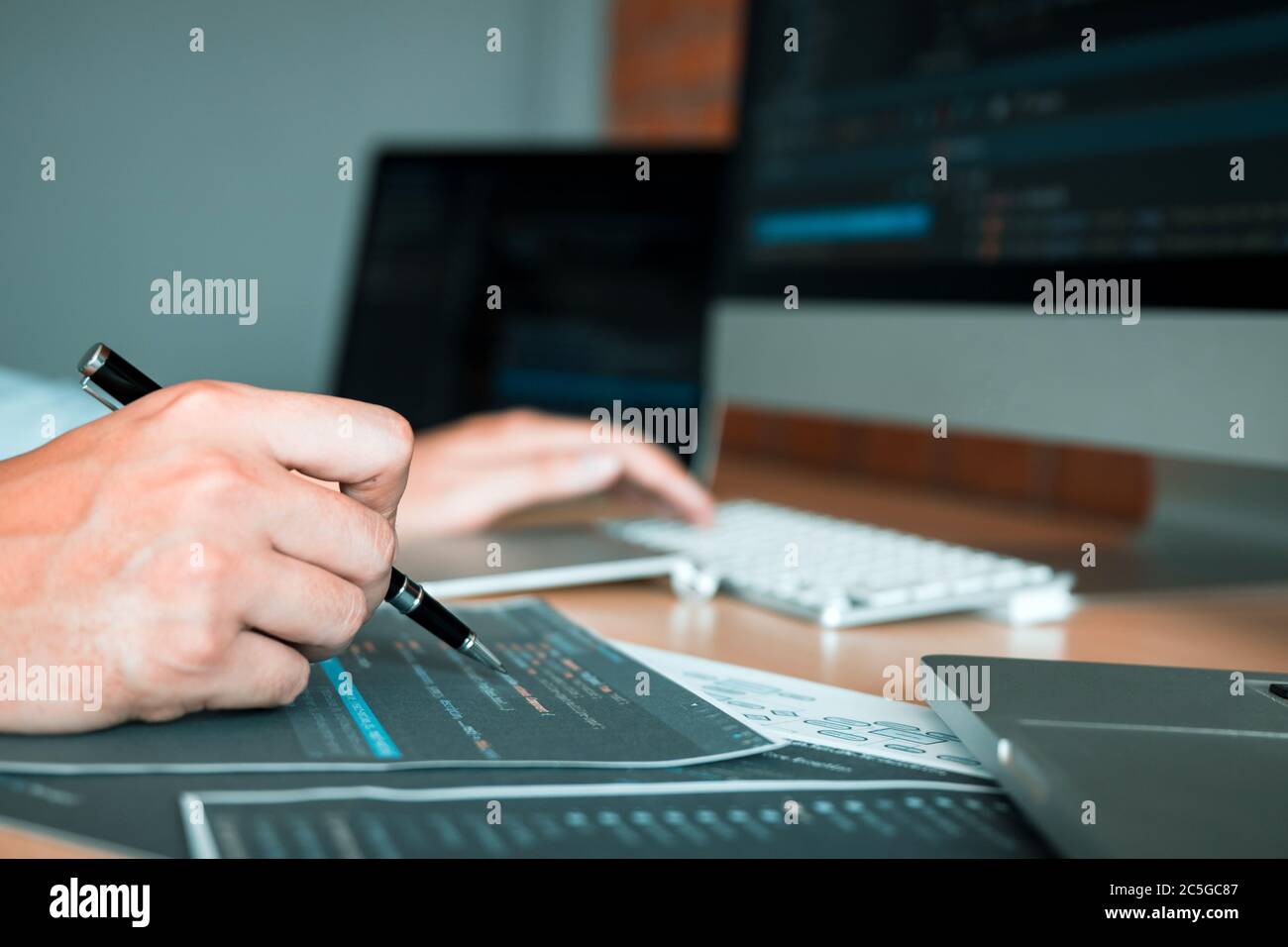 Programmer man pointing pen html hi-res stock photography and images - Alamy