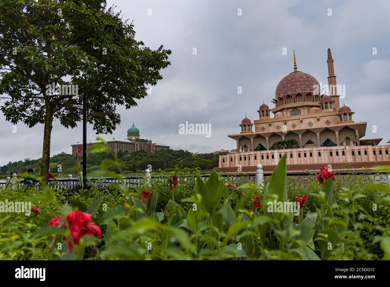 The Putra Mosque (Malay: Masjid Putra) is the principal mosque of ...