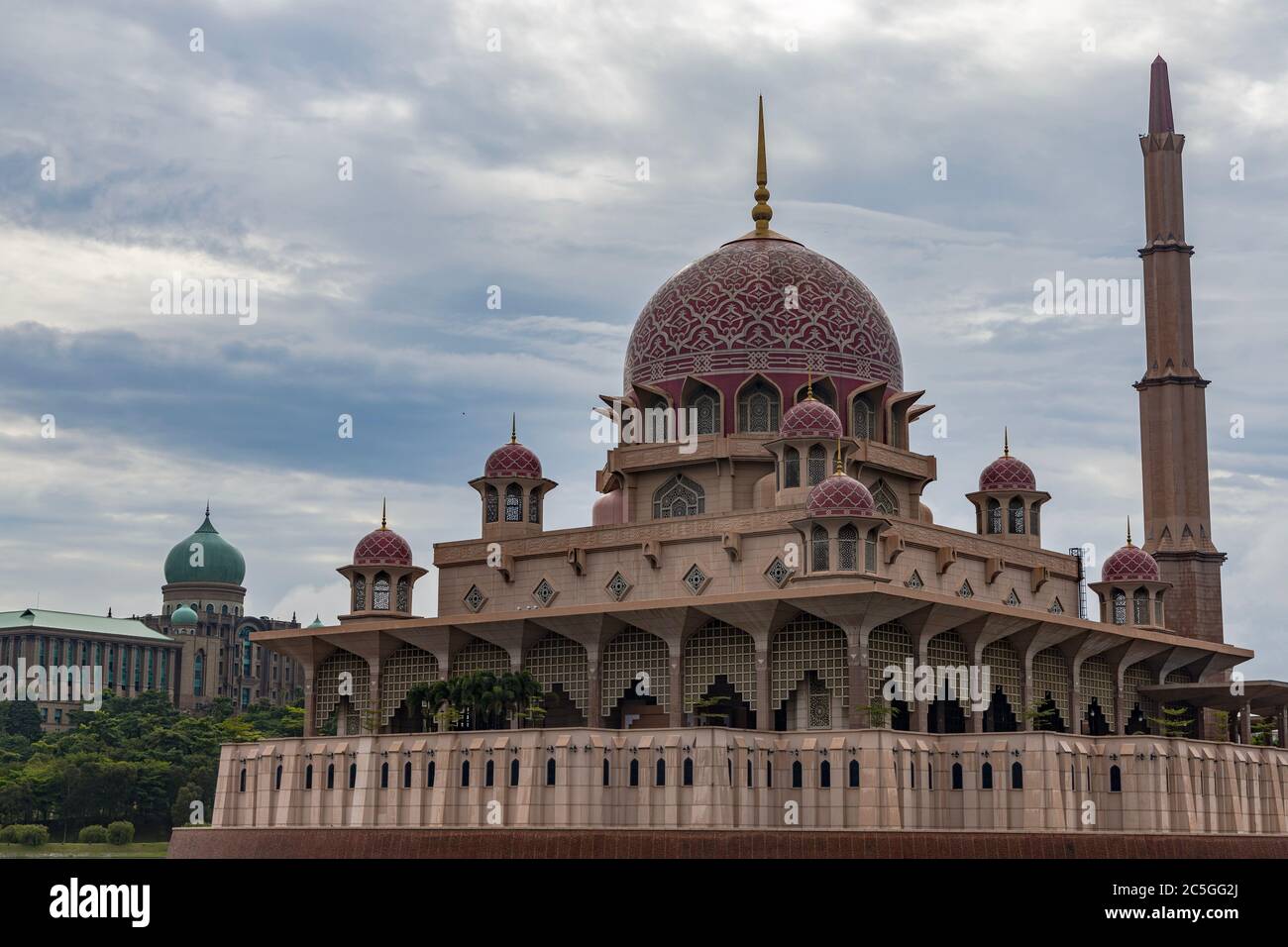 The Putra Mosque (Malay: Masjid Putra) is the principal mosque of ...