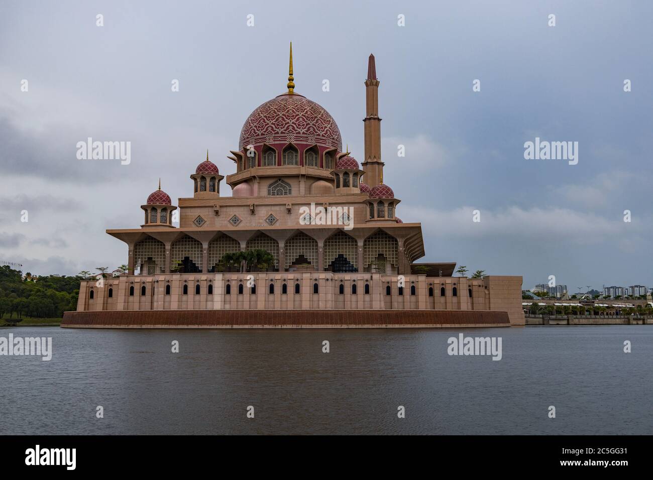 The Putra Mosque (Malay: Masjid Putra) is the principal mosque of ...
