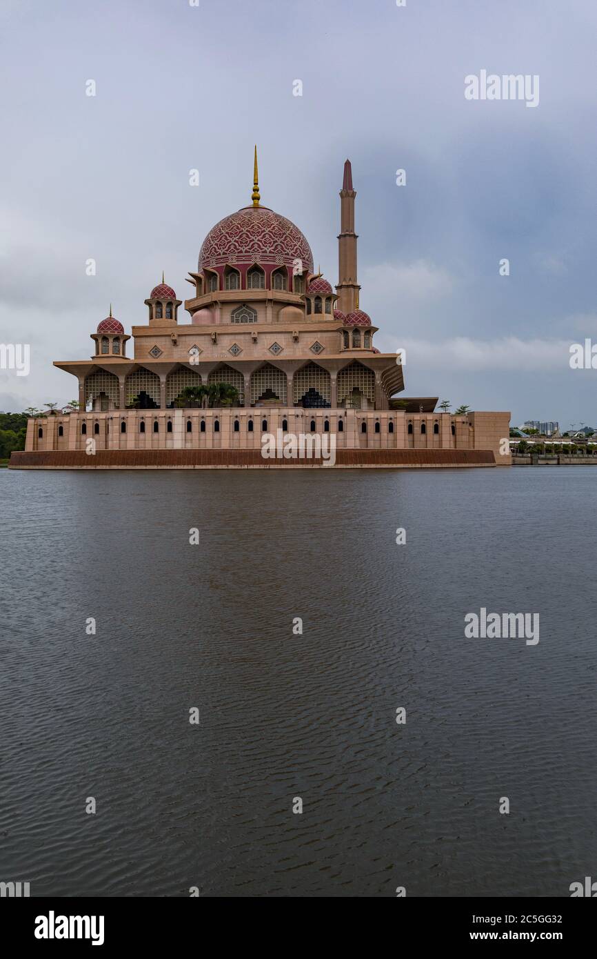 The Putra Mosque (Malay: Masjid Putra) is the principal mosque of ...