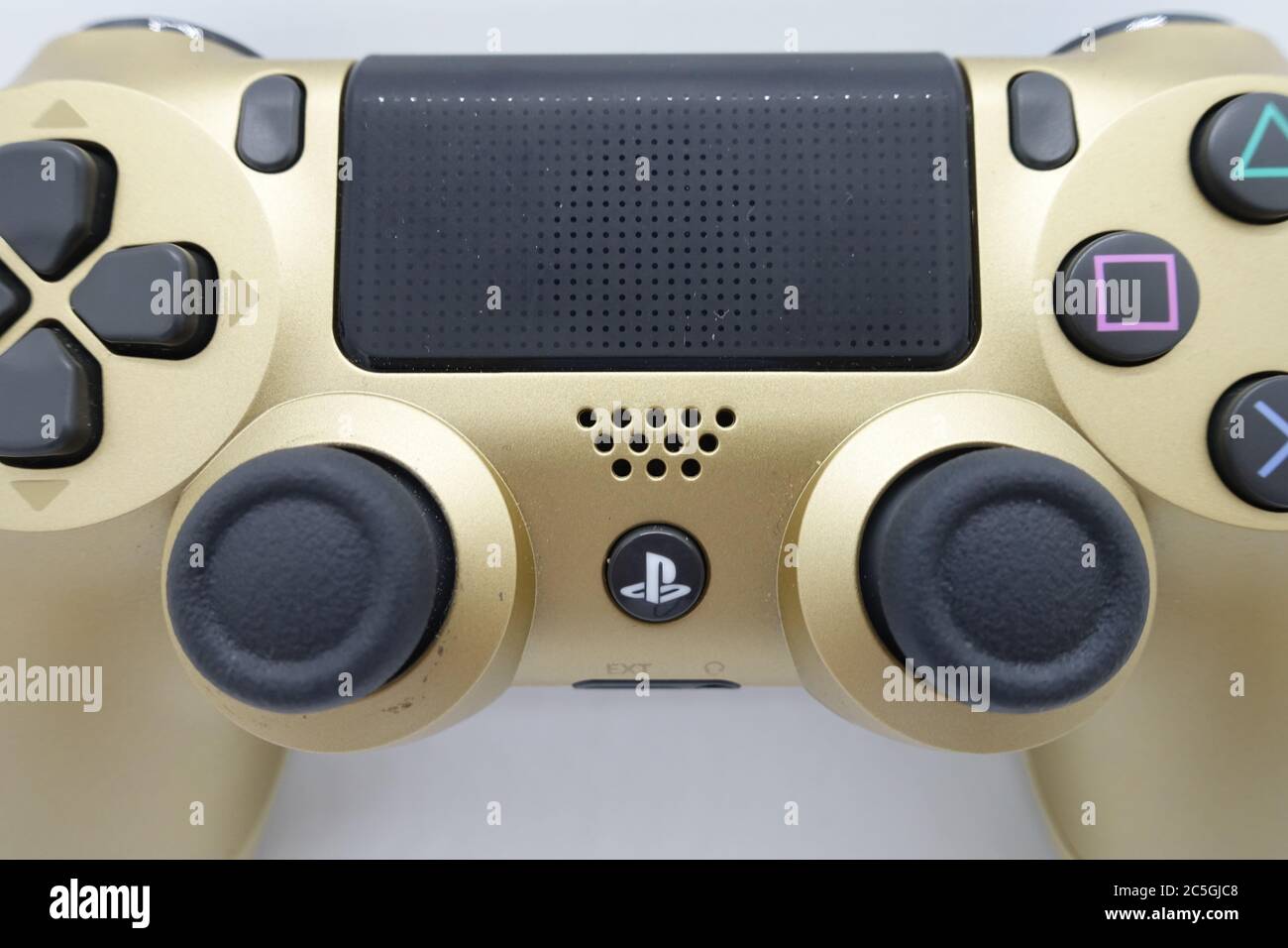 Ps 4 game pad hi-res stock photography and images - Alamy