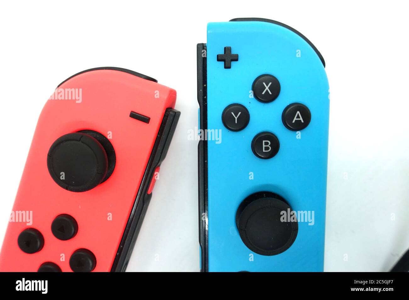 Joy con controllers nintendo hi-res stock photography and images - Alamy