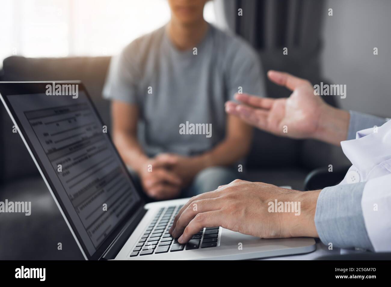 Doctor giving patient note hi-res stock photography and images - Alamy