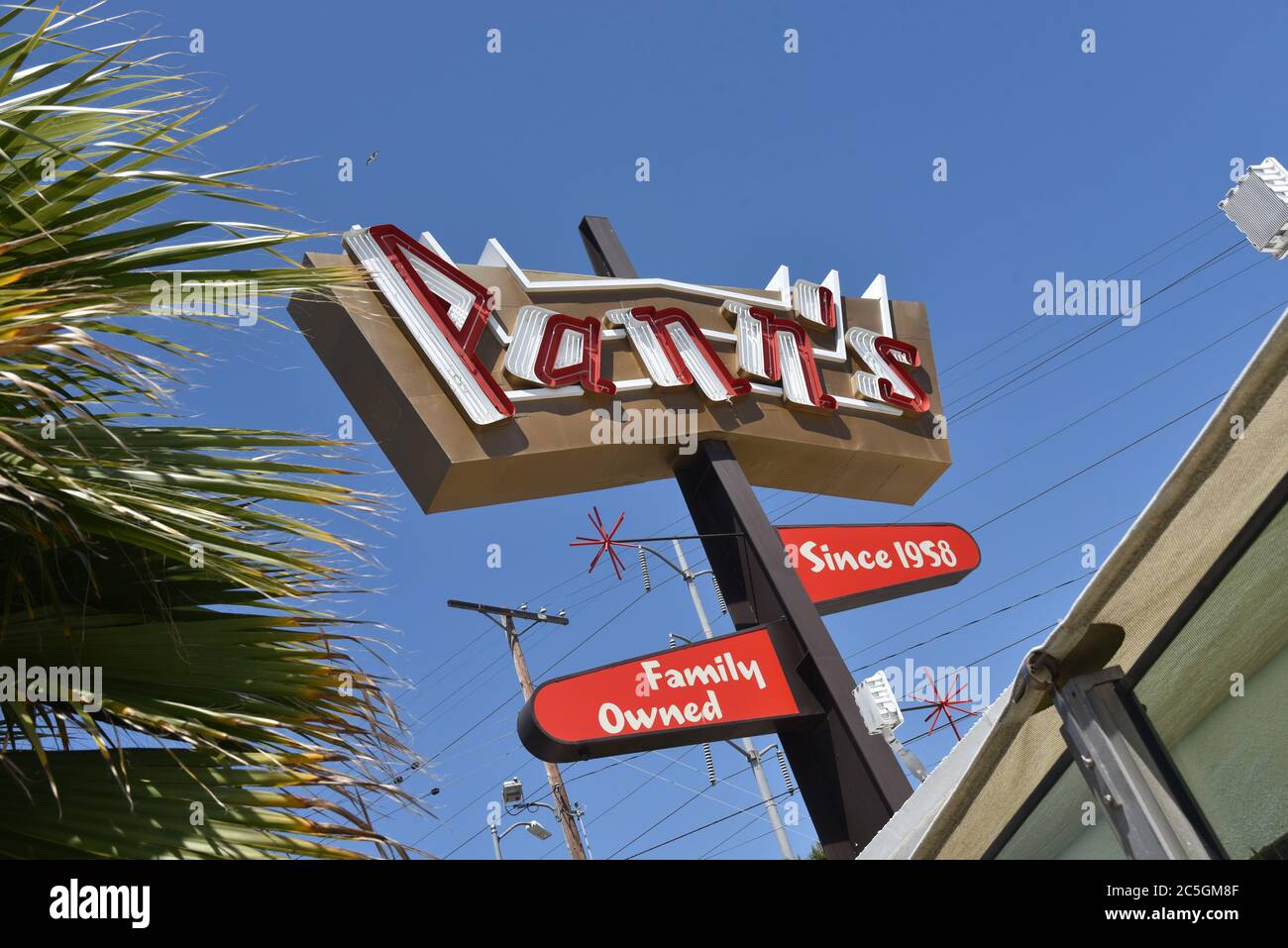 Los Angeles, CA/USA - May 23, 2020: Distinctive sign for historic Panns ...