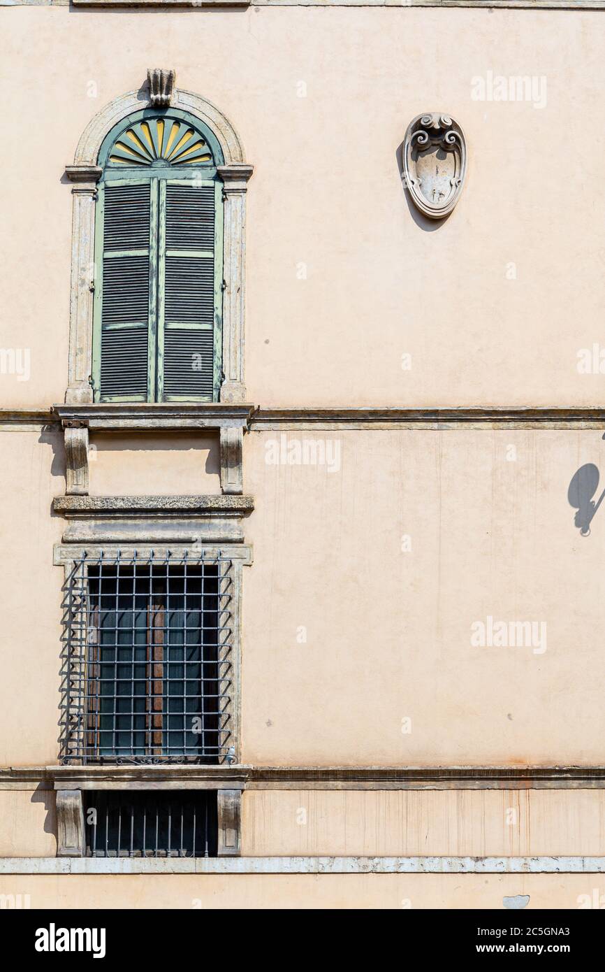 windows in the facades of ancient Venetian houses Stock Photo - Alamy