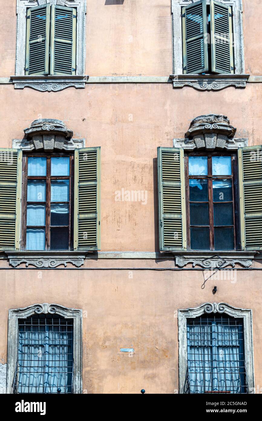 windows in the facades of ancient Venetian houses Stock Photo - Alamy
