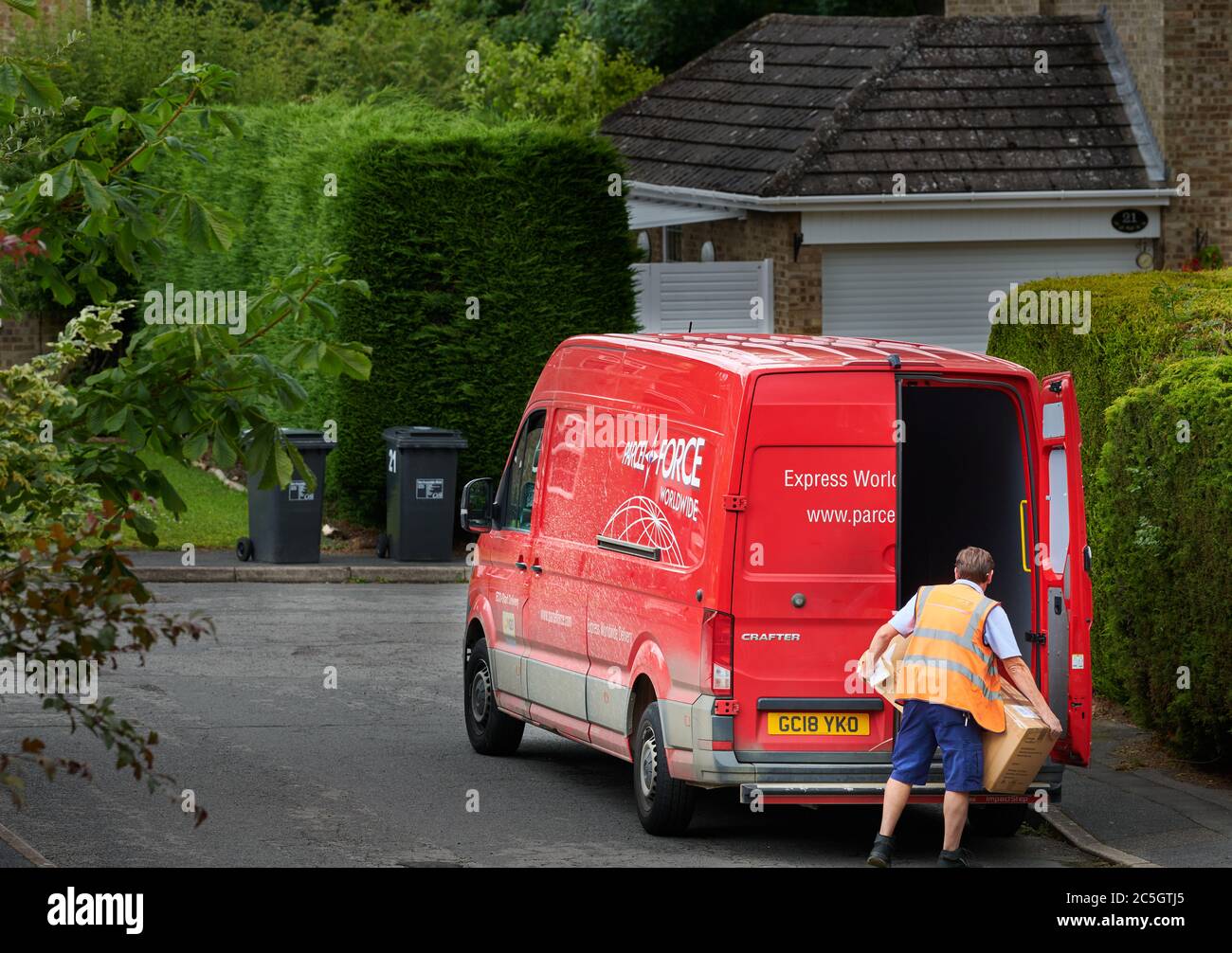 Parcelforce courier vehicle hi-res stock photography and images - Alamy