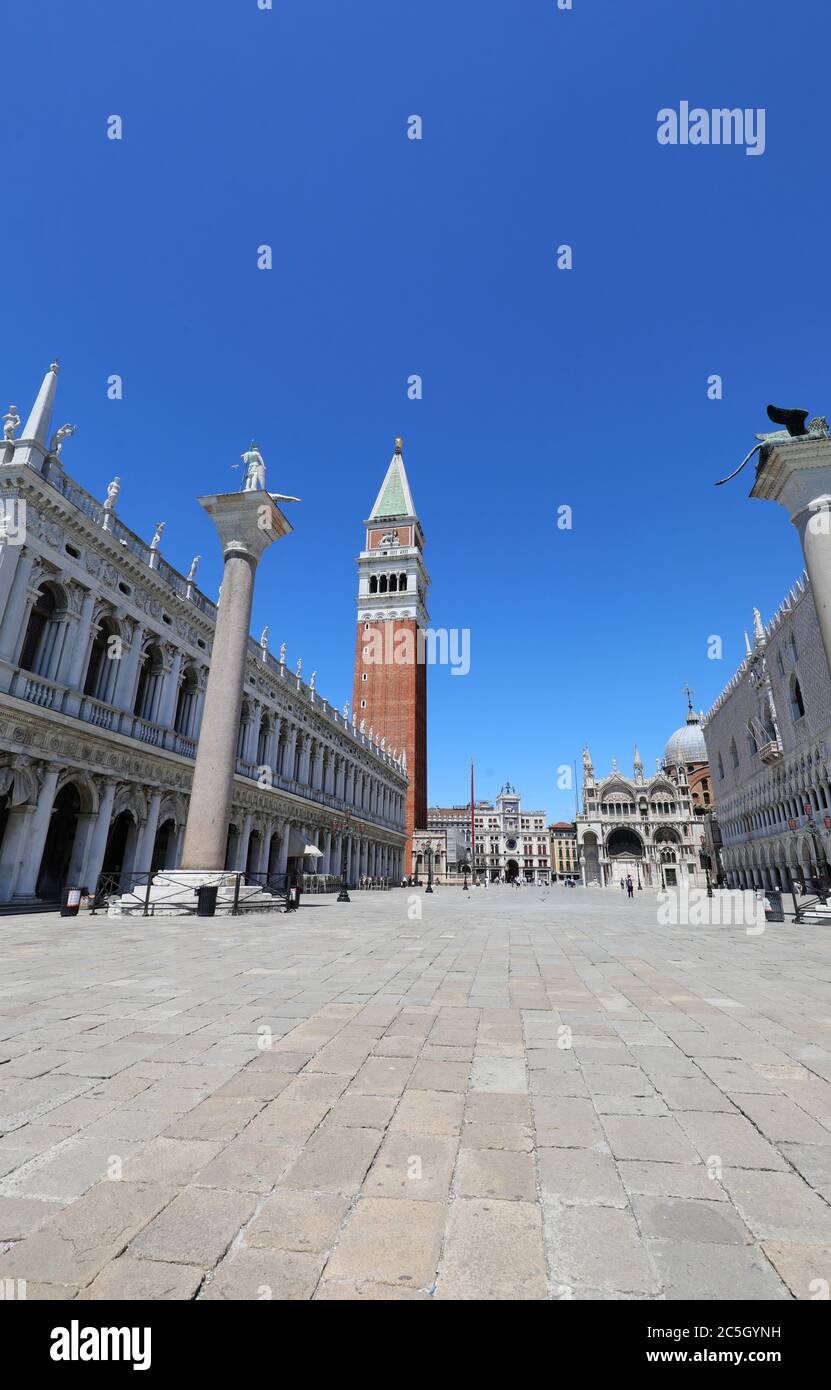 empty square in Venice city during the lockdown in Italy Stock Photo ...