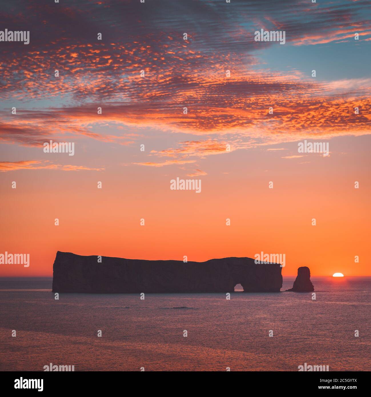 Rocher percé rock atlantic hi-res stock photography and images - Alamy