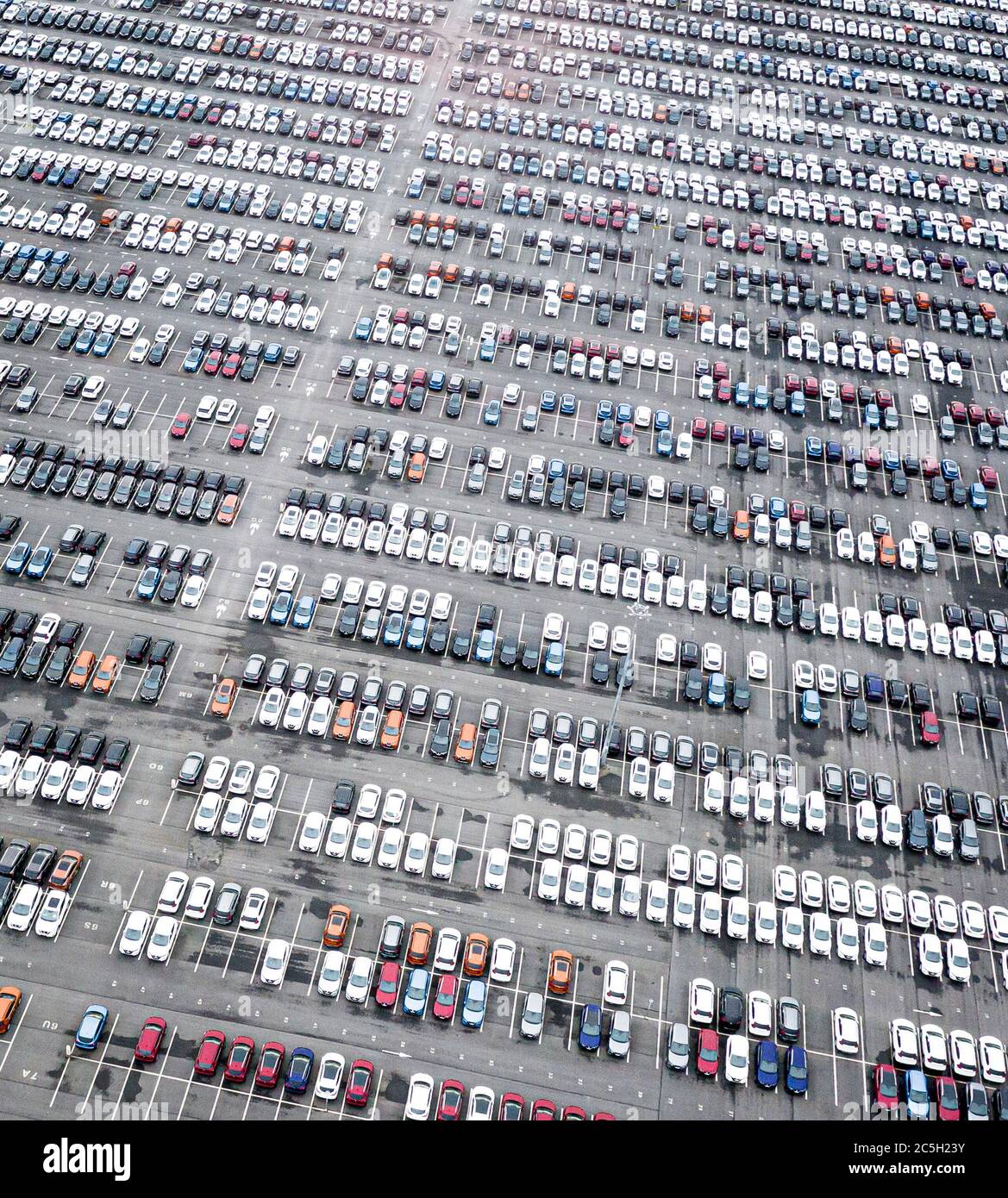 Cars parked in rows road car hi-res stock photography and images - Alamy