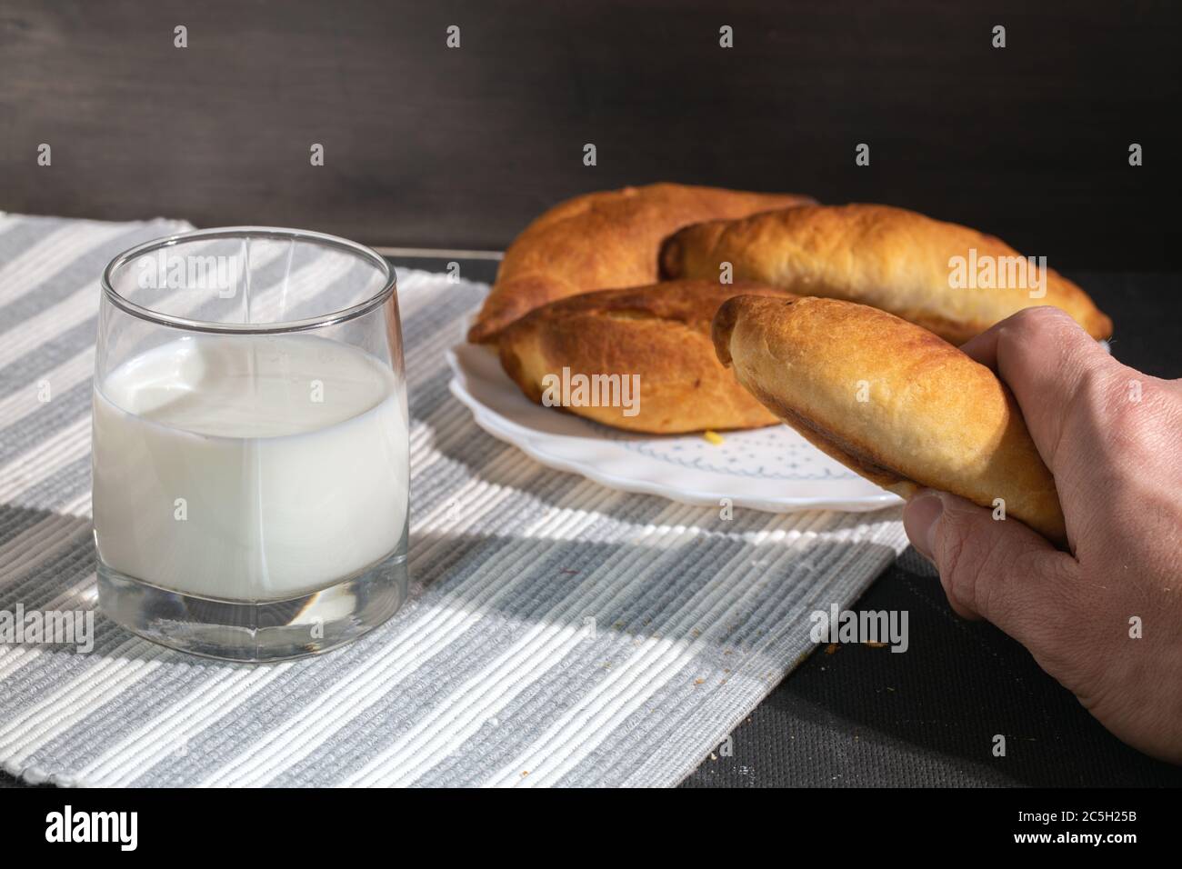Man holds pie in his hand. simple country food Stock Photo - Alamy