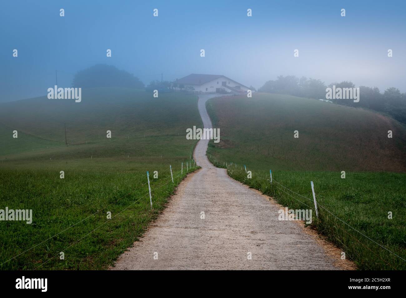 Country farmhouse country farmhouse hi-res stock photography and images ...