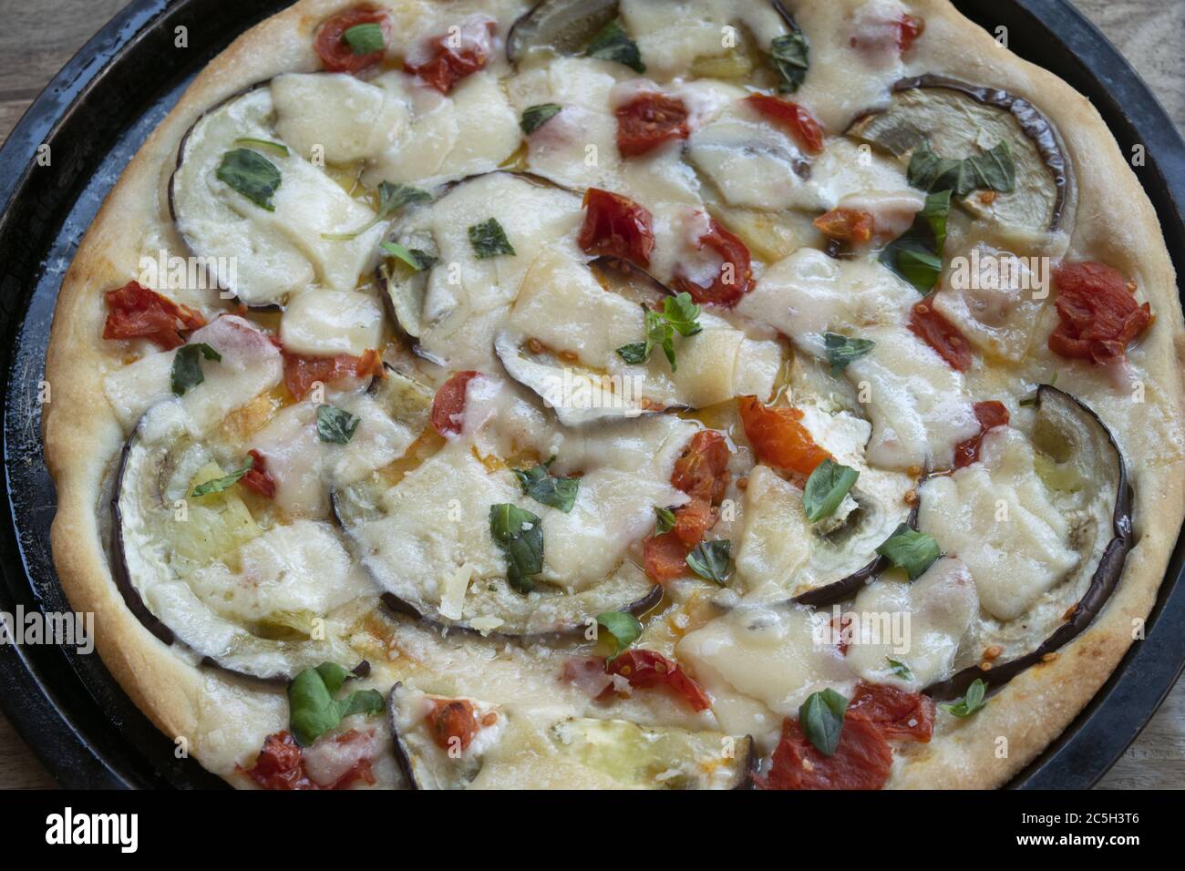 Parmesan cheese pizza hi-res stock photography and images - Alamy