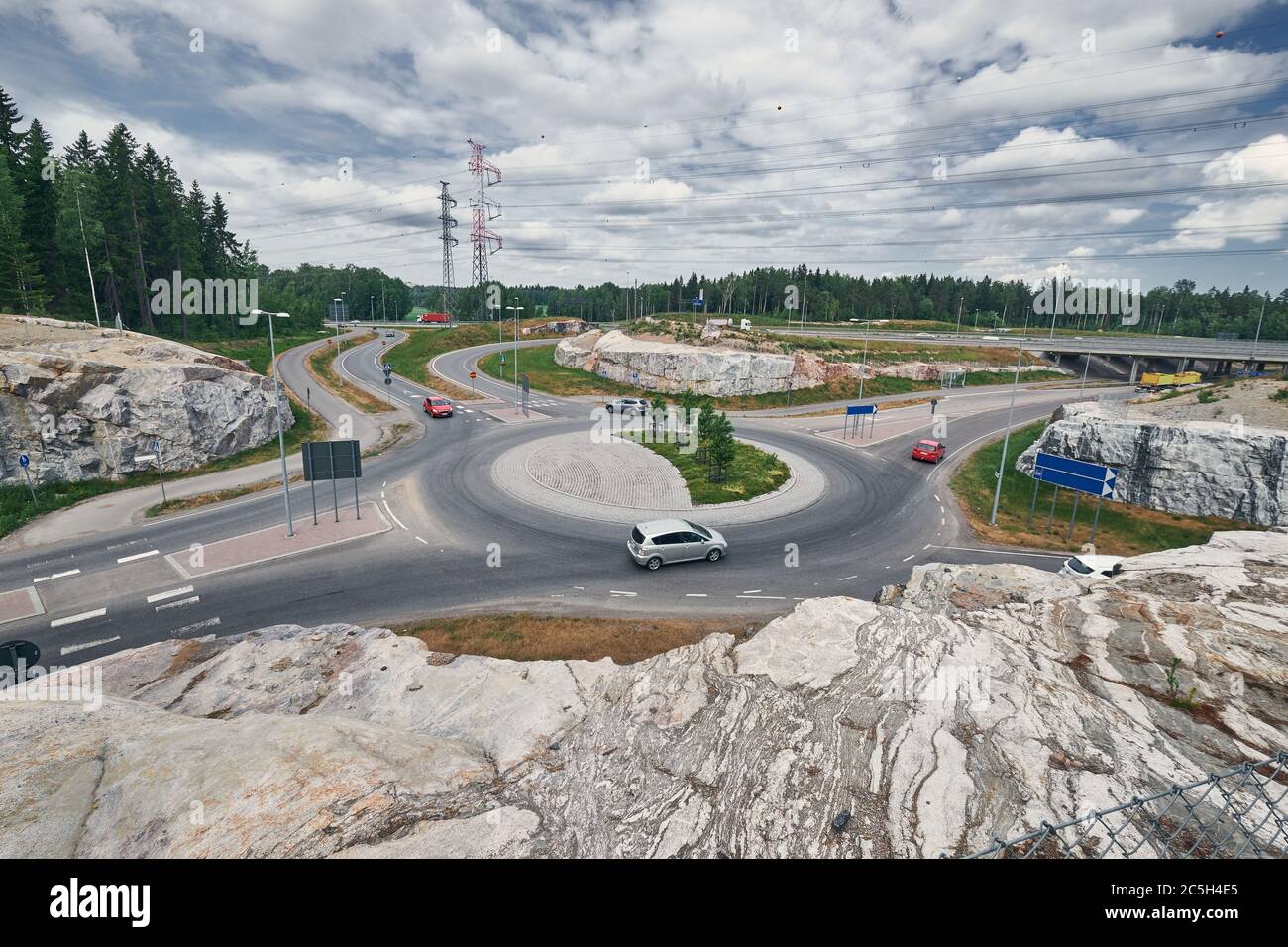Cars at a roundabout hi-res stock photography and images - Alamy