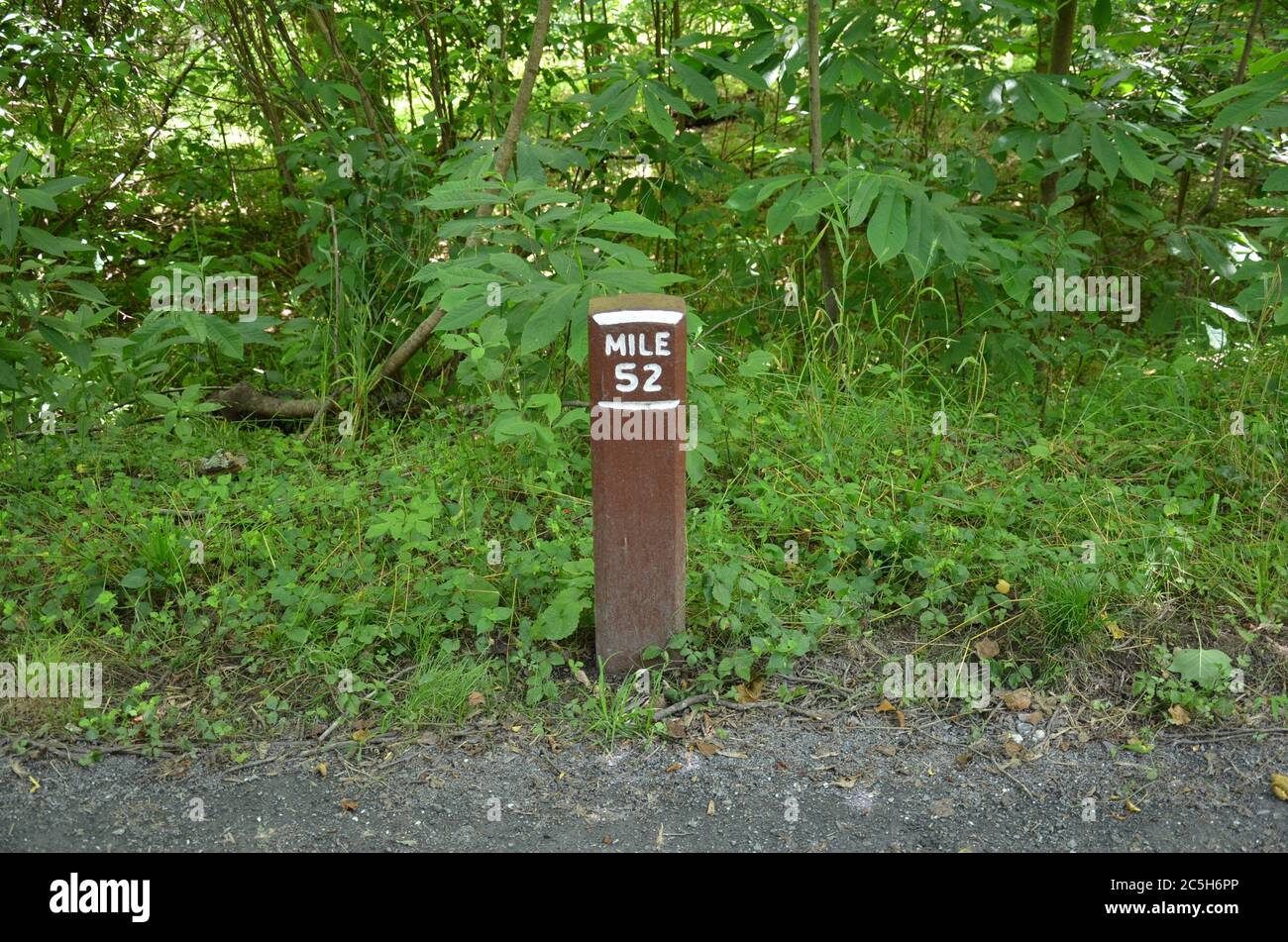 Mile marker signage hi-res stock photography and images - Alamy