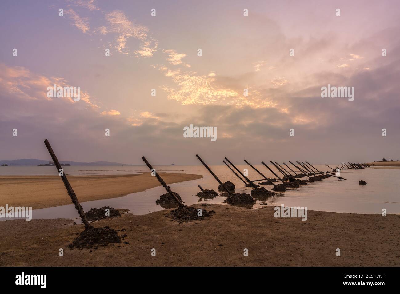 Rail spike hi-res stock photography and images - Alamy