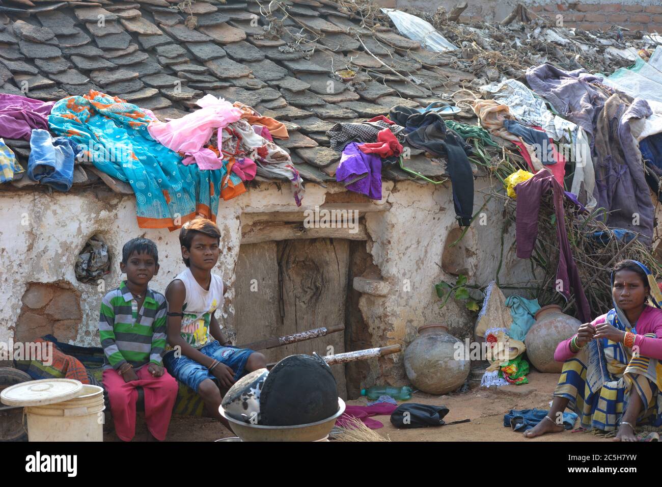 TIKAMGARH, MADHYA PRADESH, INDIA - NOVEMBER 17, 2019: Poor Indian family in rural village Stock ...