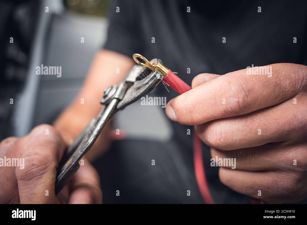 Attaching the cable hi-res stock photography and images - Alamy