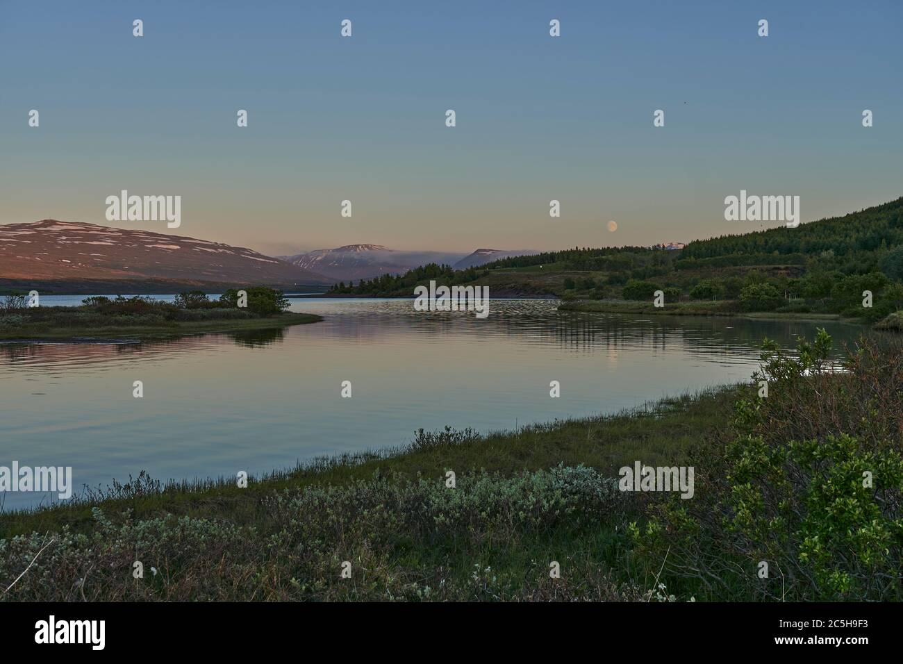 Iceland midnight hi-res stock photography and images - Alamy