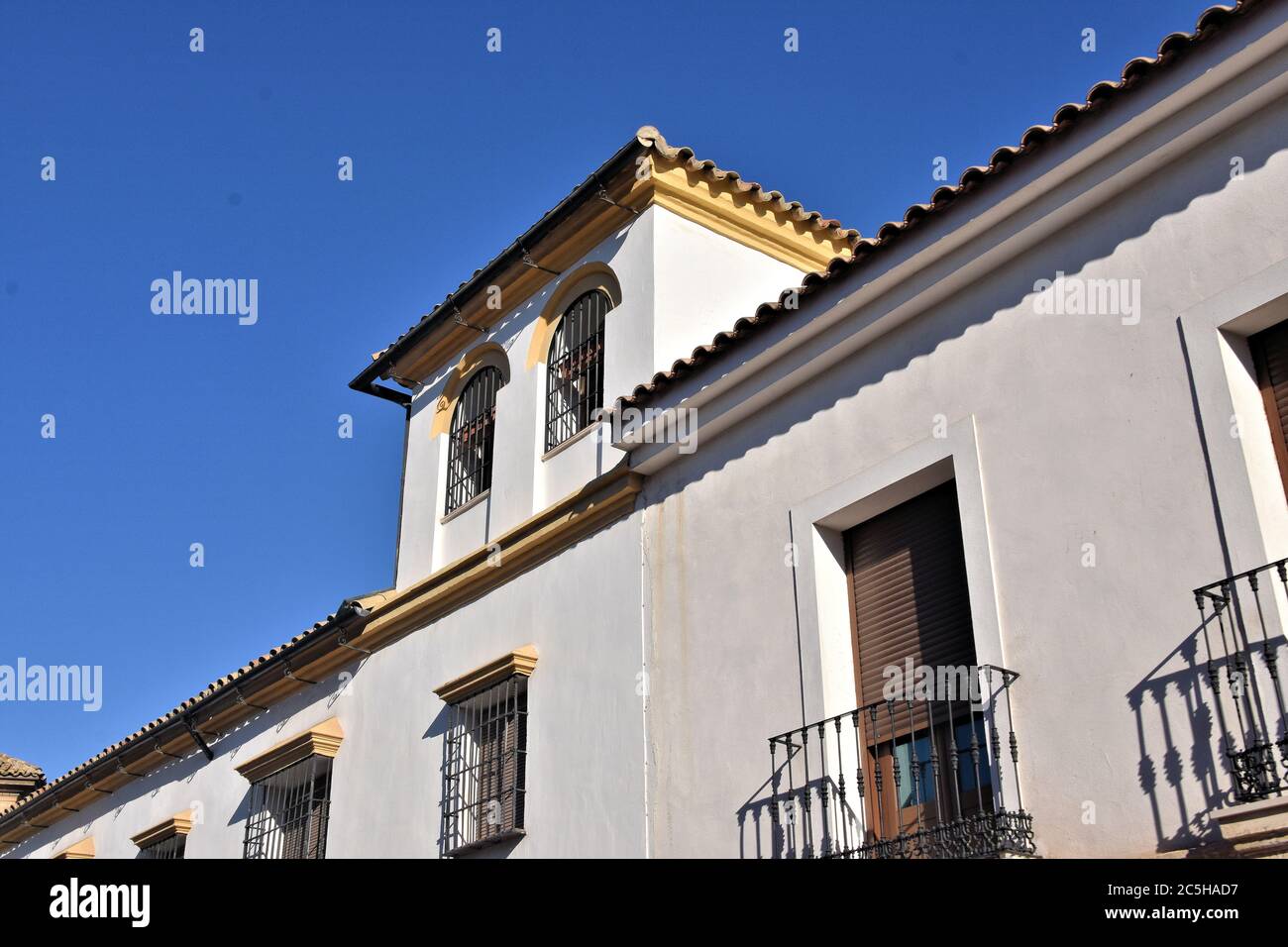 White mediterranean building hi-res stock photography and images - Alamy