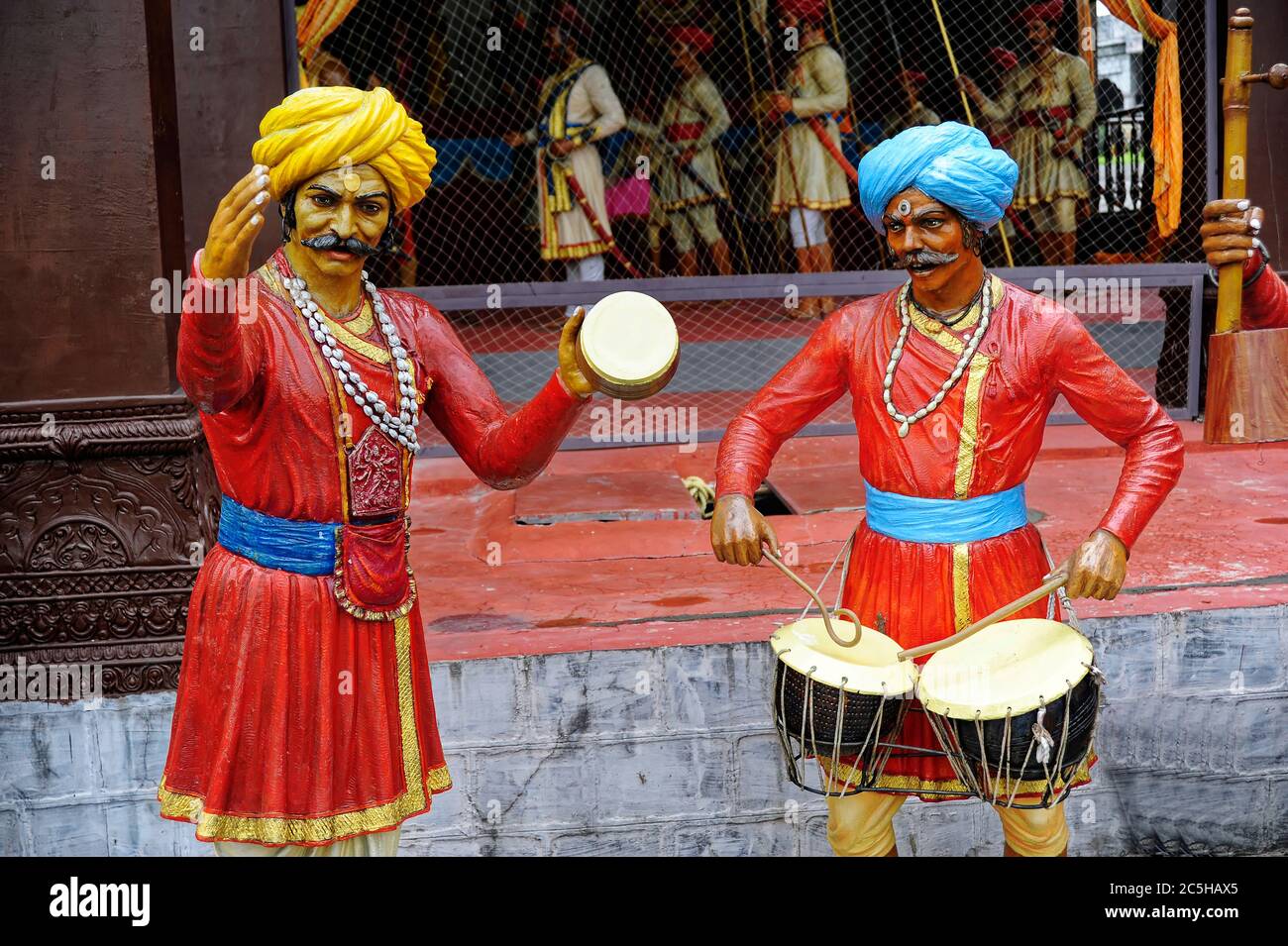 Stringed instruments red hi-res stock photography and images - Alamy