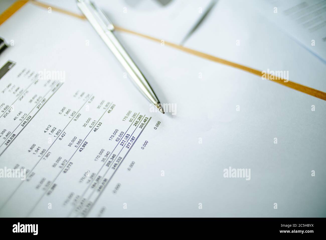 Calculation with chart hi-res stock photography and images - Alamy