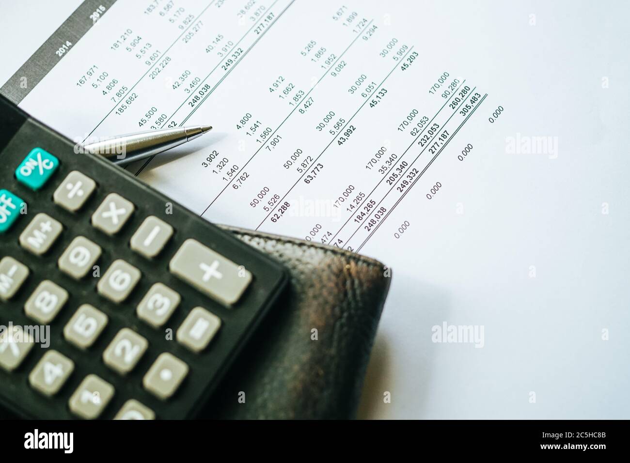 Financial budget report paper with pen and wallet. Finance Concept ...